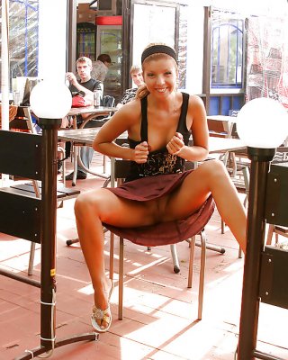 Photos Volees : Sous Sa Jupe Elle Est Sans Culotte ! ... Photos Porno, Photos XXX, Images Sexe ...