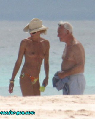Elle MacPherson showing her nice tits on beach paparazzi pics Porn Pictures, XXX Photos, Sex ...